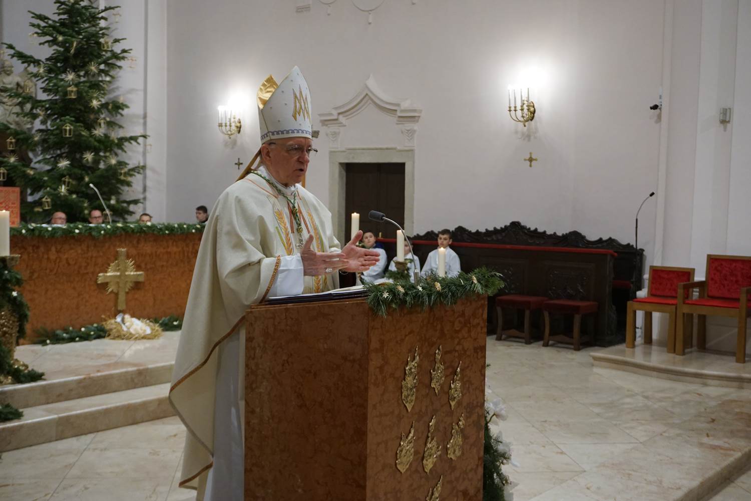 Biskup Škvorčević pozvao vjernike neka ne dopuste da ih obeshrabre poroci političara - IKA