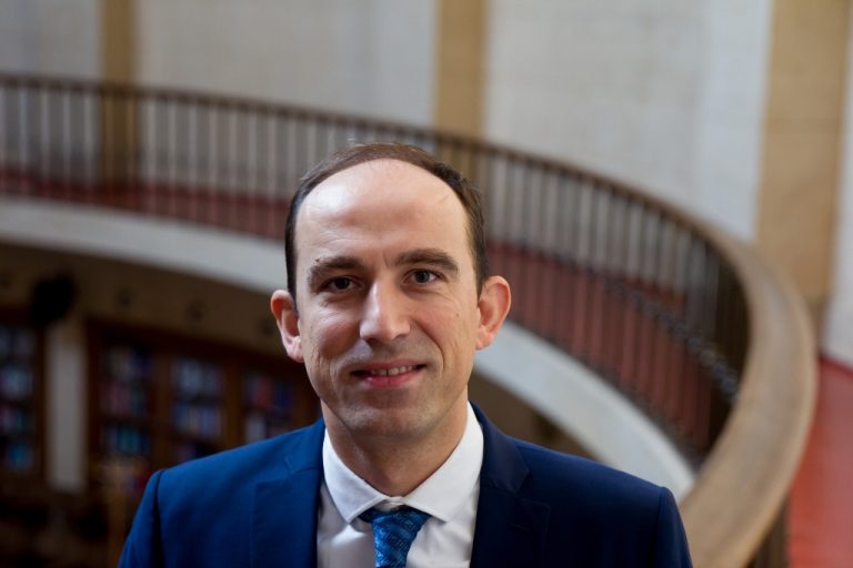 RAZGOVOR Viceguverner HNB-a Roman Šubić: građani će anketom odlučiti o ...