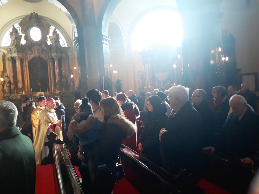 Nadbiskup Devčić potaknuo vjernike da budu Isusova zvijezda - IKA Nadbiskup Devčić potaknuo vjernike da budu Isusova zvijezda - IKA