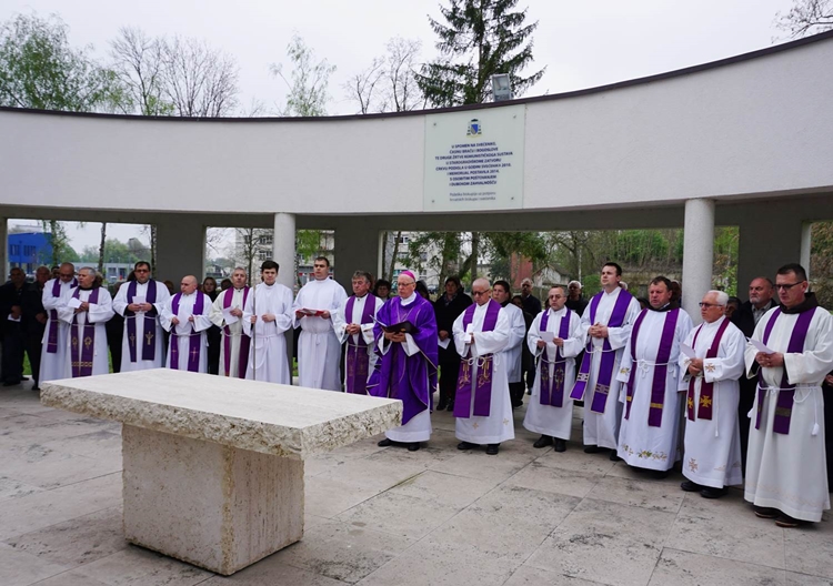Biskup Škvorčević pozvao na molitvu povodom 75. obljetnice završetka II. svjetskog rata - IKA