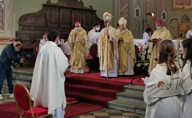 Zaređen novi celjski biskup Maksimilijan Matjaž - IKA