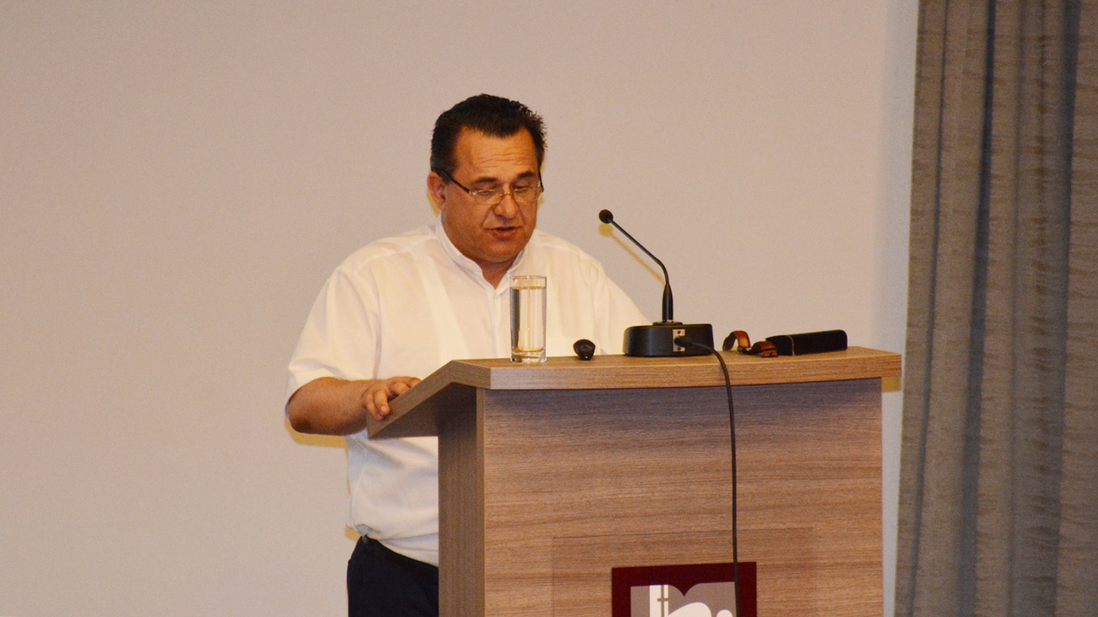 Izlaganja prvoga dana znanstvenog skupa o Đakovačko-osječkoj crkvenoj ...