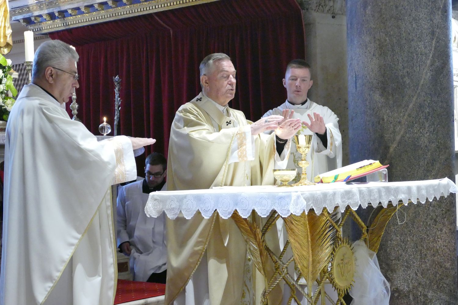 Uskrsno slavlje u splitskoj katedrali - IKA