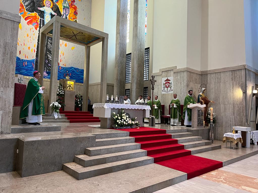Biskup Šaško uveo u župničku službu fra Ivana M. Lotara - IKA Biskup Šaško uveo u župničku službu fra Ivana M. Lotara - IKA