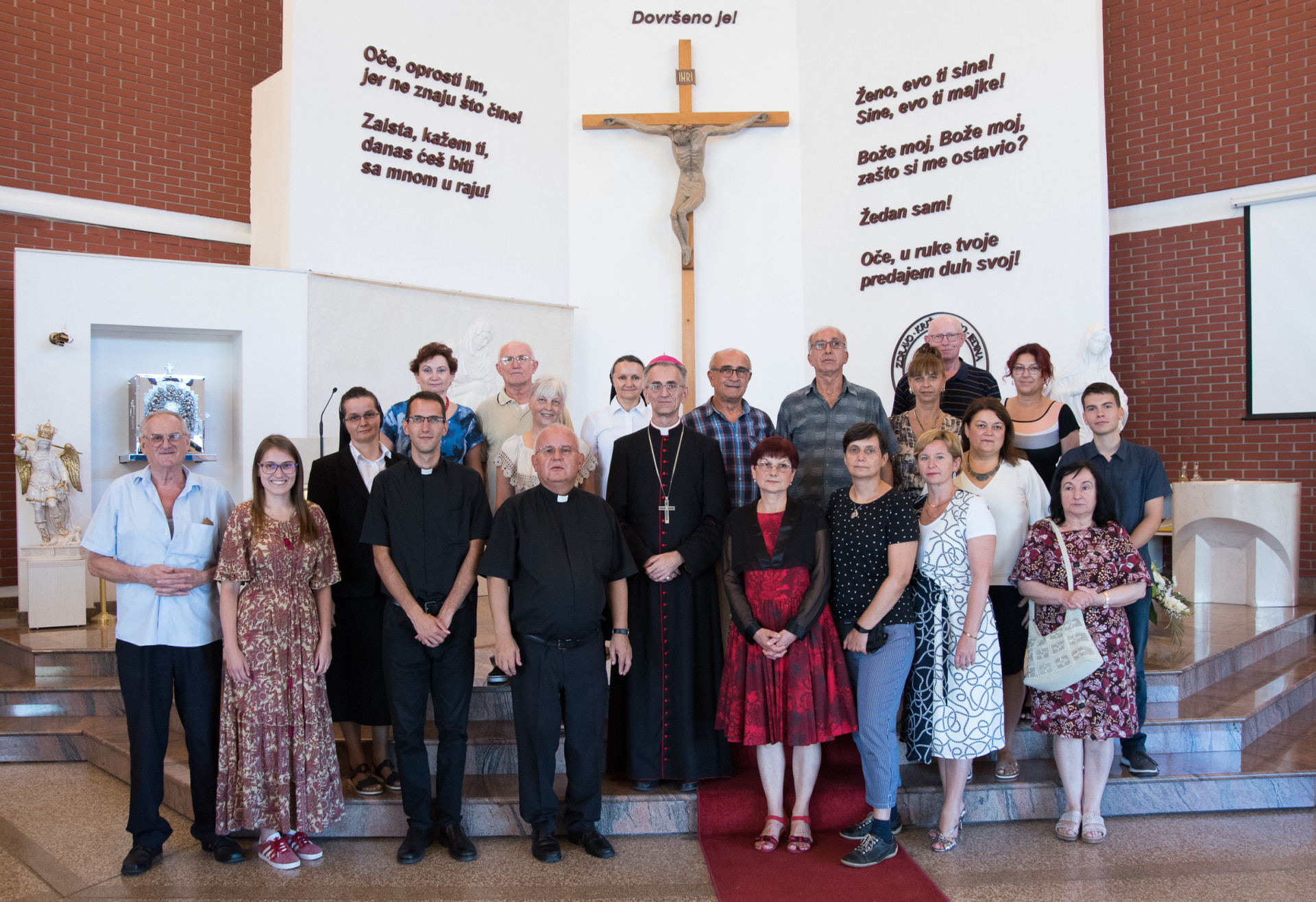 Biskup Ivan Ćurić uveo u službu novog župnika Ivana Jurića – IKA