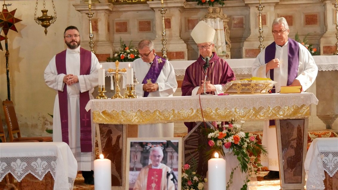 Pokop vlč. Mladena Juvenala Milohanića - IKA