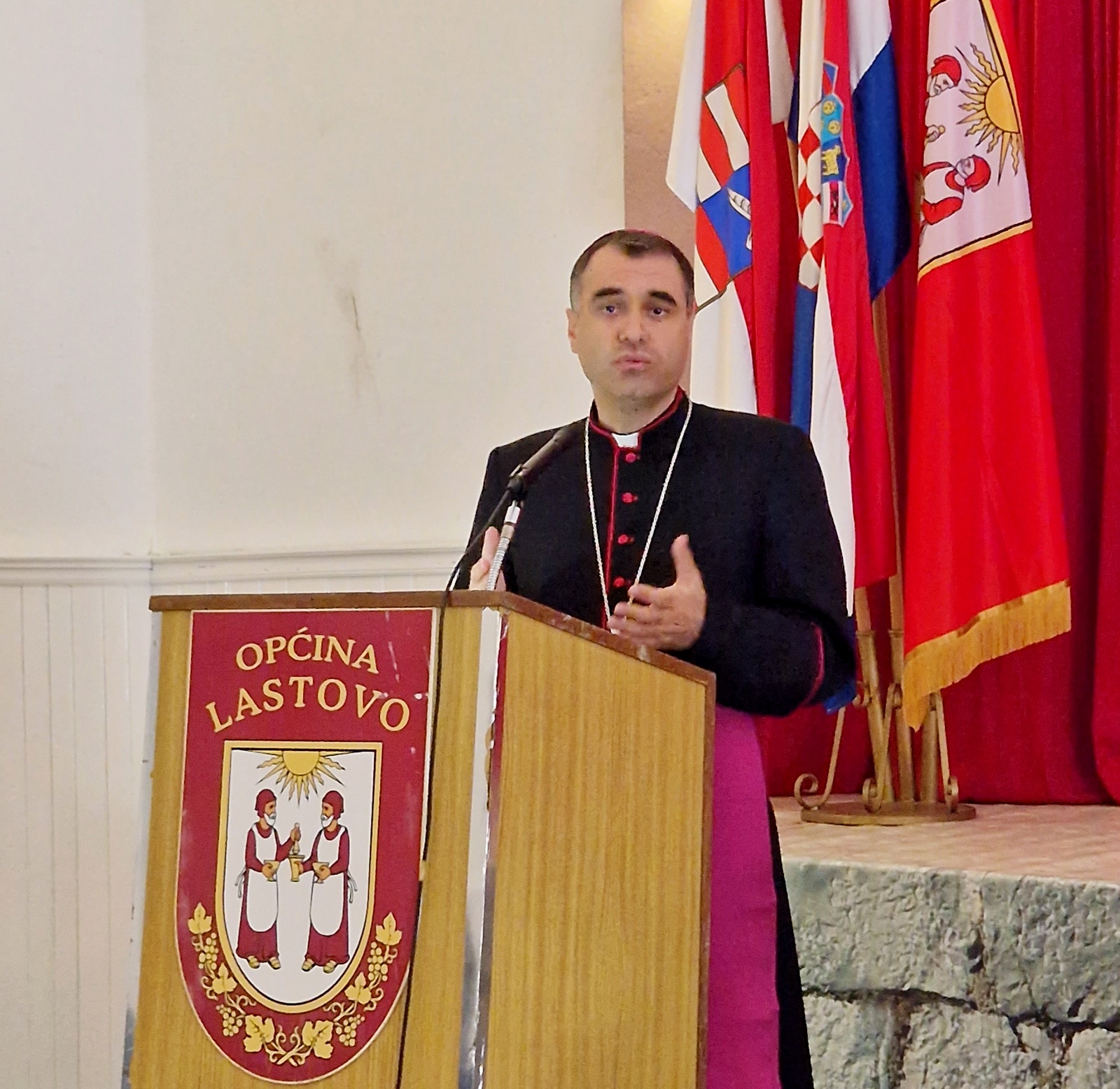 Biskup Glasnović na Lastovu na svetkovinu sv. Kuzme i Damjana - IKA