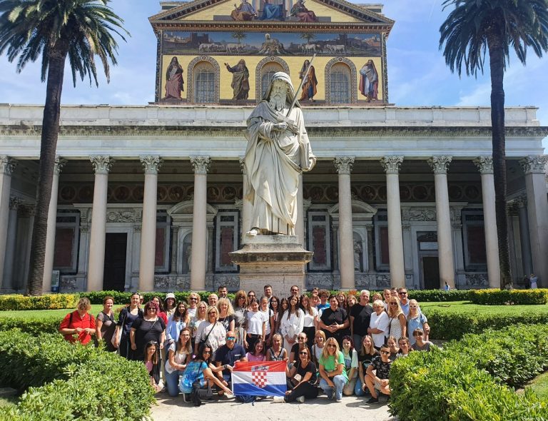 Nagradno putovanje vjeroučenika u Rim 2022. – IKA