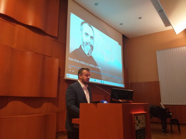 Premijerno prikazan dokumentarni film “Do nebesa nek’ se ori” o ocu Petru Perici – IKA