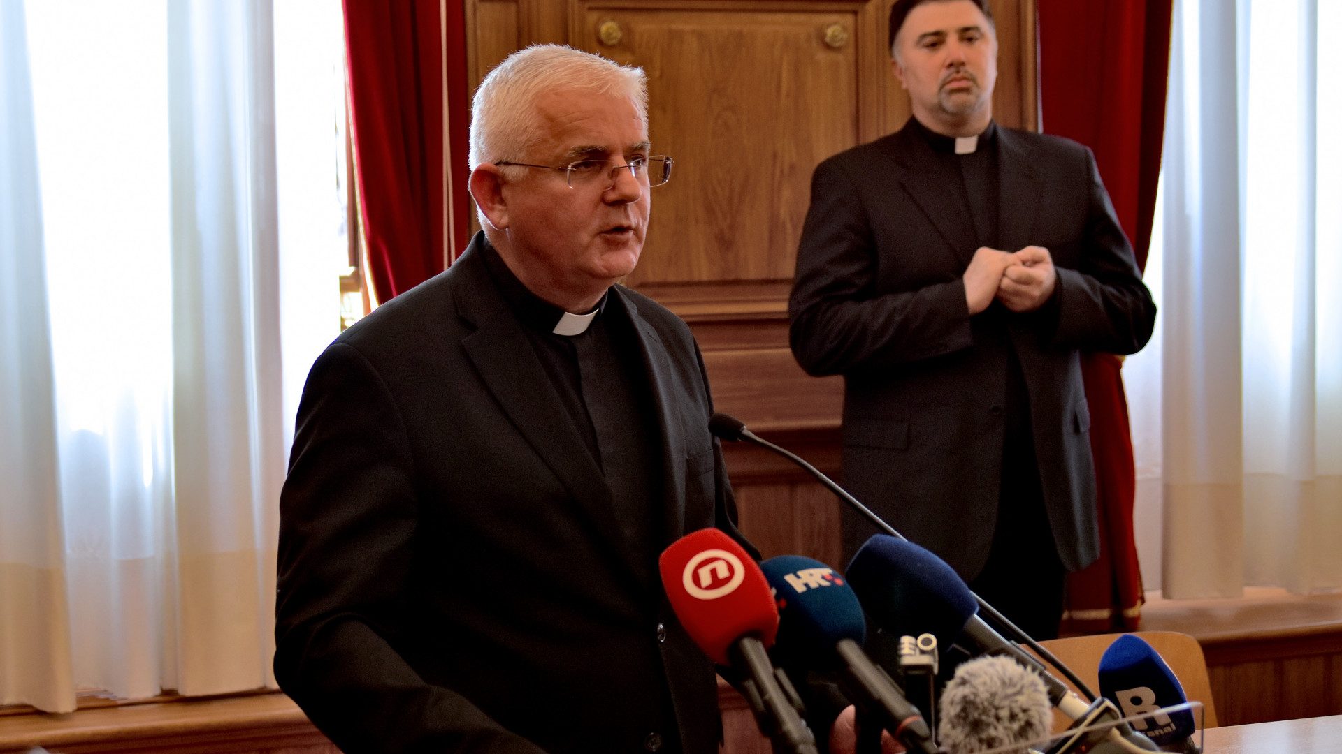 Govor mons. Mate Uzinića na objavi vijesti o preuzimanju službe ... Govor mons. Mate Uzinića na objavi vijesti o preuzimanju službe ...