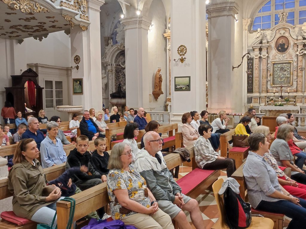 Dubrovnik: Proslava sv. Male Terezije uz blagoslov djece i ruža - IKA