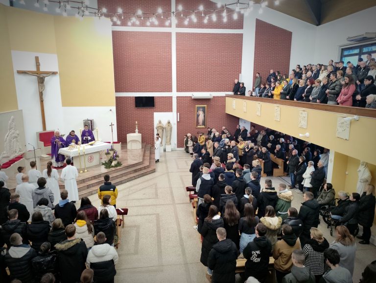 Prva nedjelja došašća u osječkoj župi sa zborom iz Drinovaca – IKA