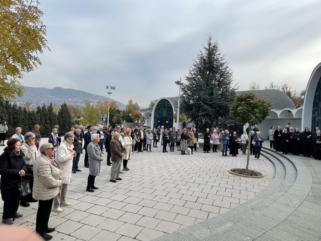 Sarajevo: Spomen na sve vjerne mrtve na groblju „Bare“ – IKA