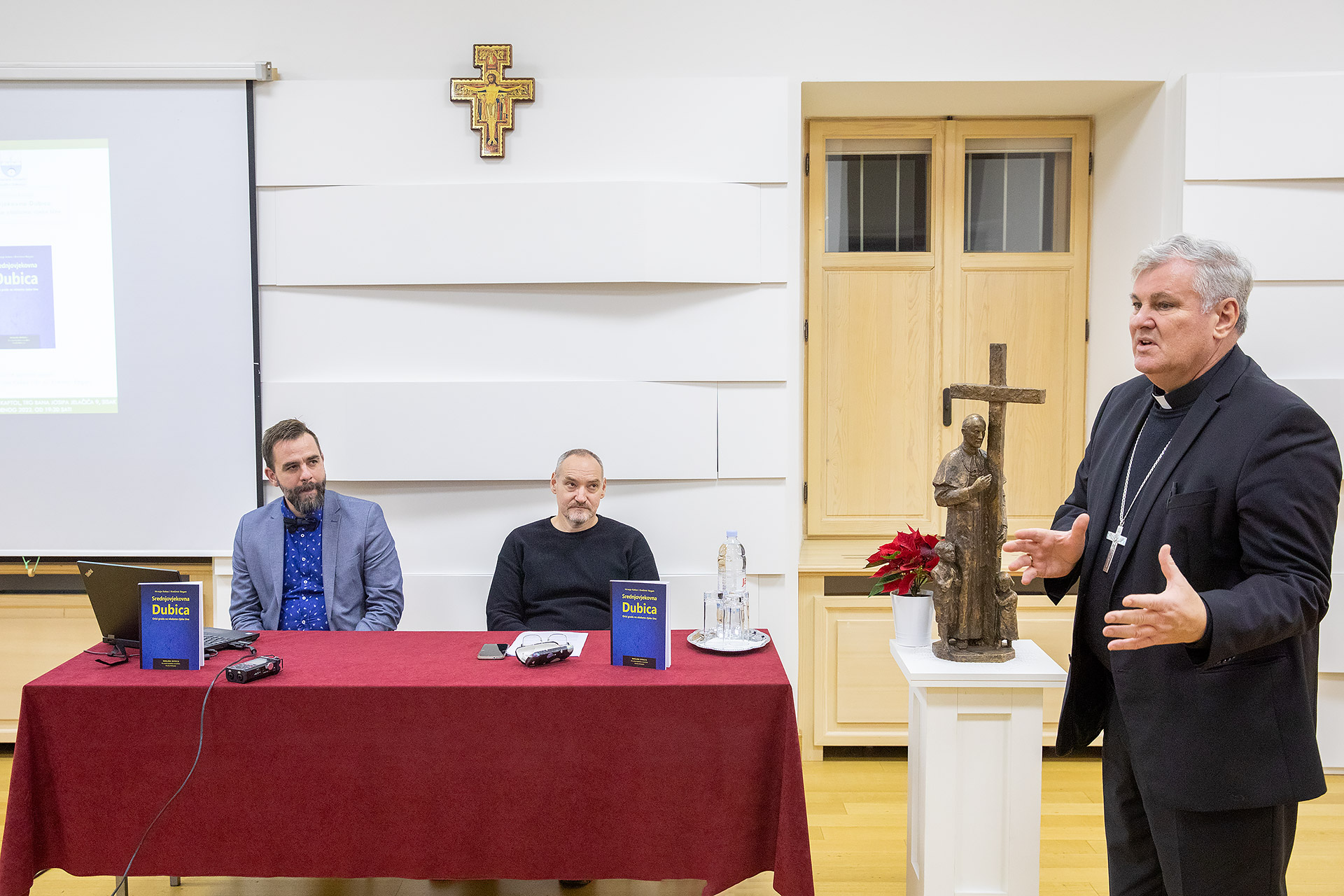 Sisak: Predstavljena knjiga „Srednjovjekovna Dubica – obrisi grada na ...