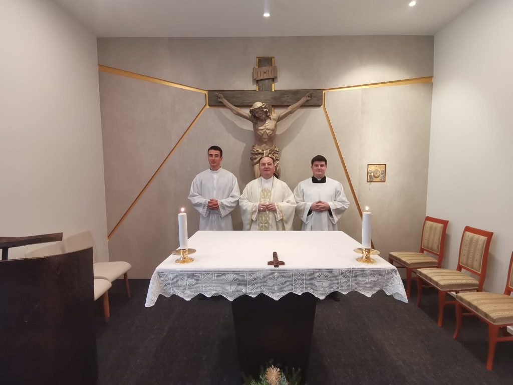 Mostar: Susret s bogoslovima i sjemeništarcima i podjela službi - IKA