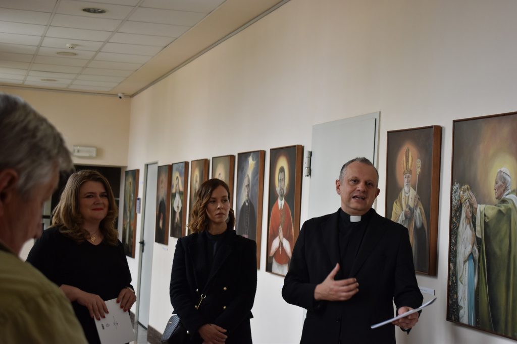 Izložba „Hrvatski sveci i blaženici u našem narodu“ predstavljena na ...