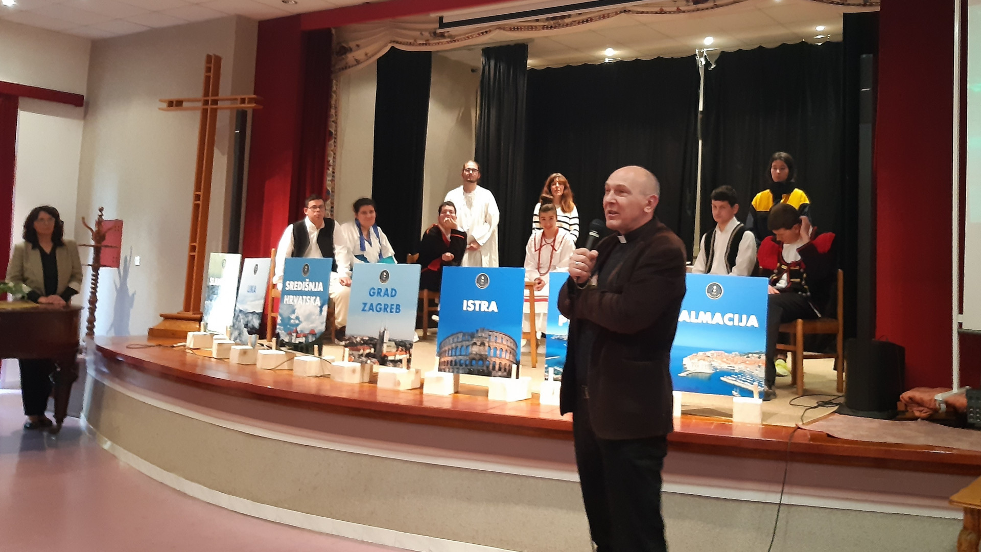 Premijera predstave „Sedam Darova Duha Svetoga“ u Đakovu - IKA