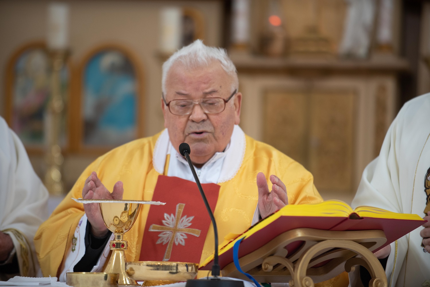 Lički Osik: Mons. Marijan Ožura proslavio dijamantni jubilej svećeništva - IKA