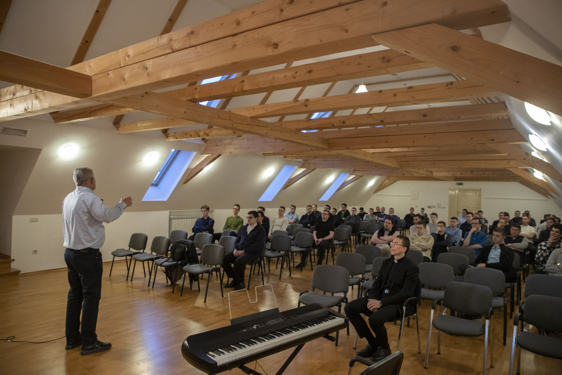 Don Ivan Filipović u zagrebačkoj bogosloviji održao predavanje o ...