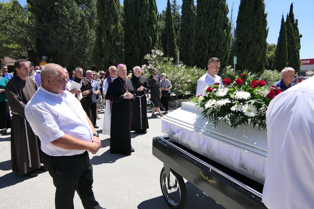 Pogreb s. Marije od Presvetog Srca Isusova (Anke Petričević) - IKA