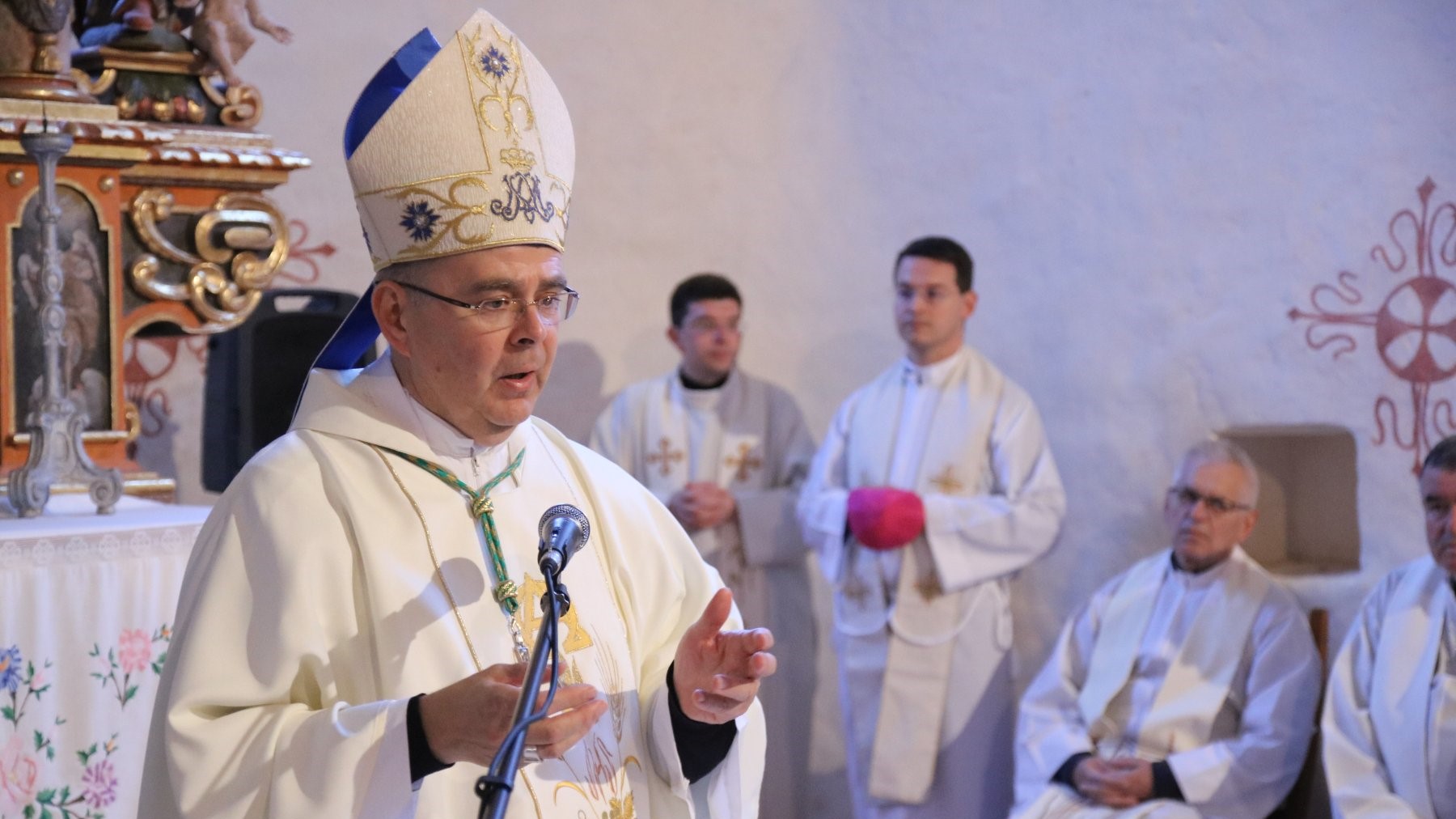 Biskup Radoš predvodio pobožnost „Marijin put“ u Klenovniku - IKA