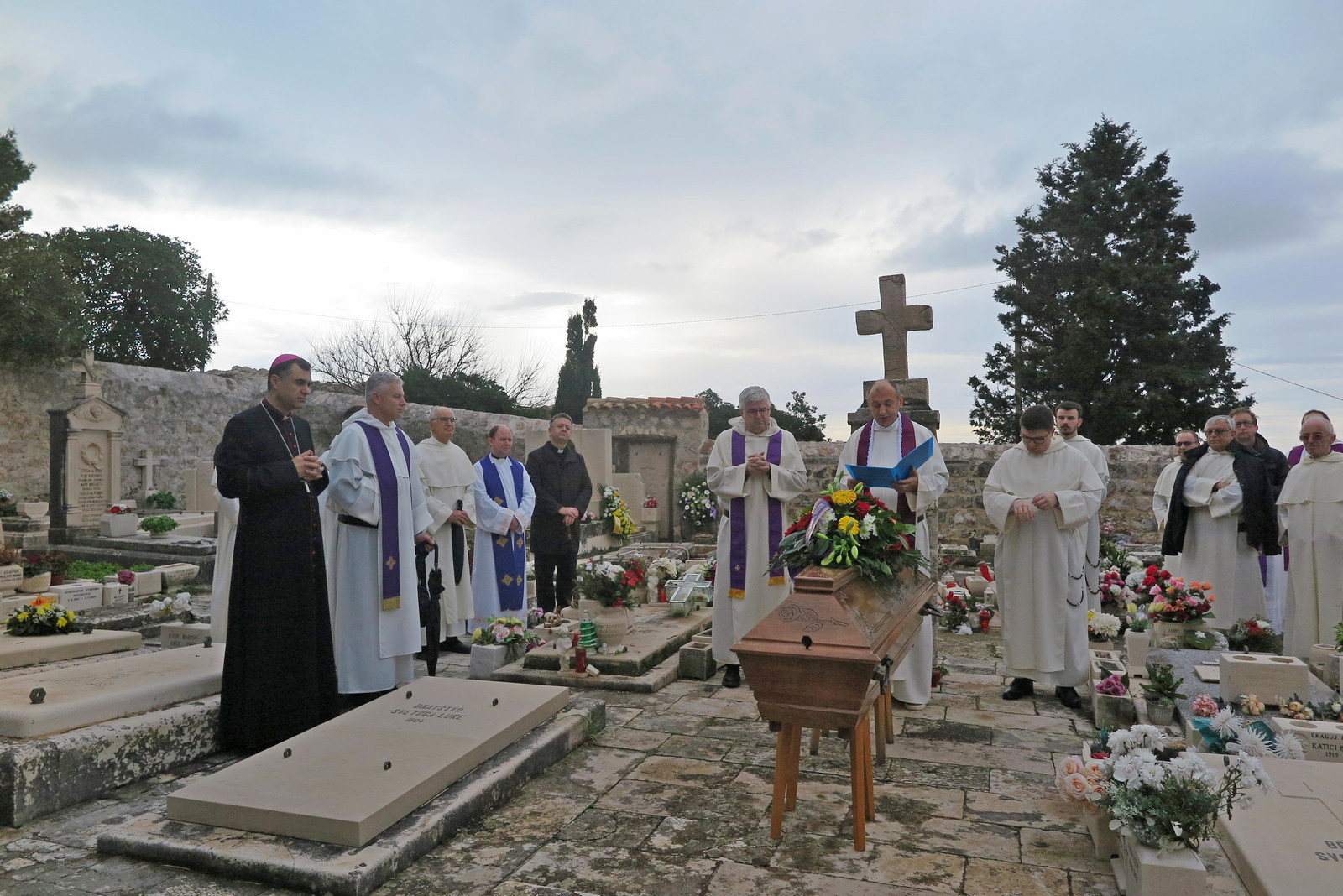 Pokopan fr. Mirko Ljubić - IKA