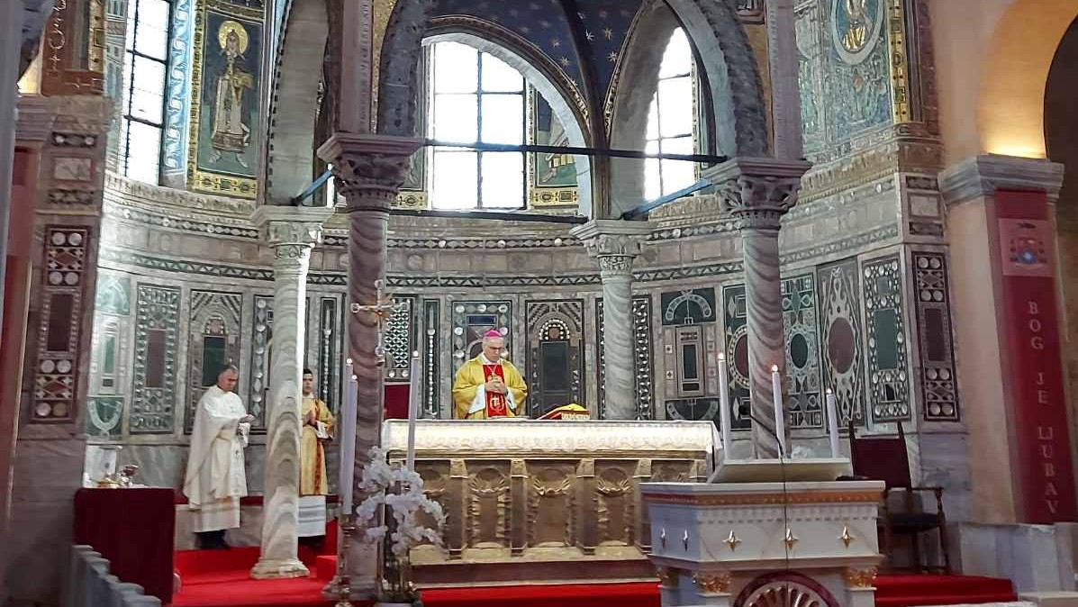 Biskup Ivan Štironja predvodio misu na Nedjelju Božje riječi u porečkoj katedrali - IKA