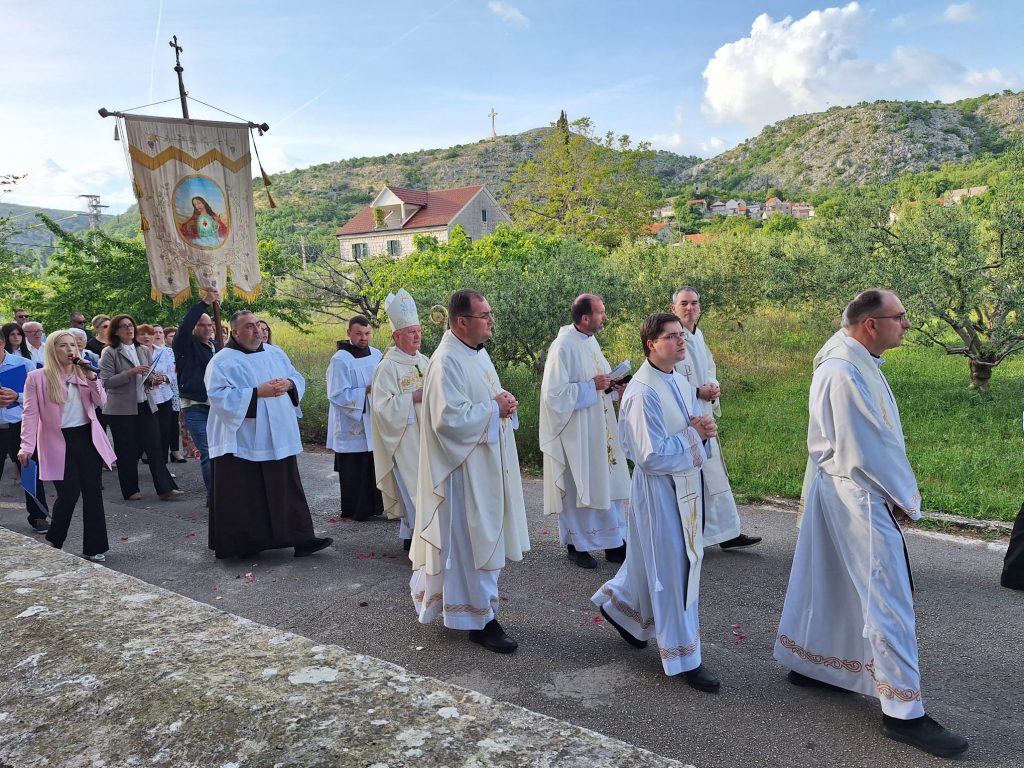 Proslava blagdana Posrednice svih milosti u župi Katuni-Kreševo - IKA