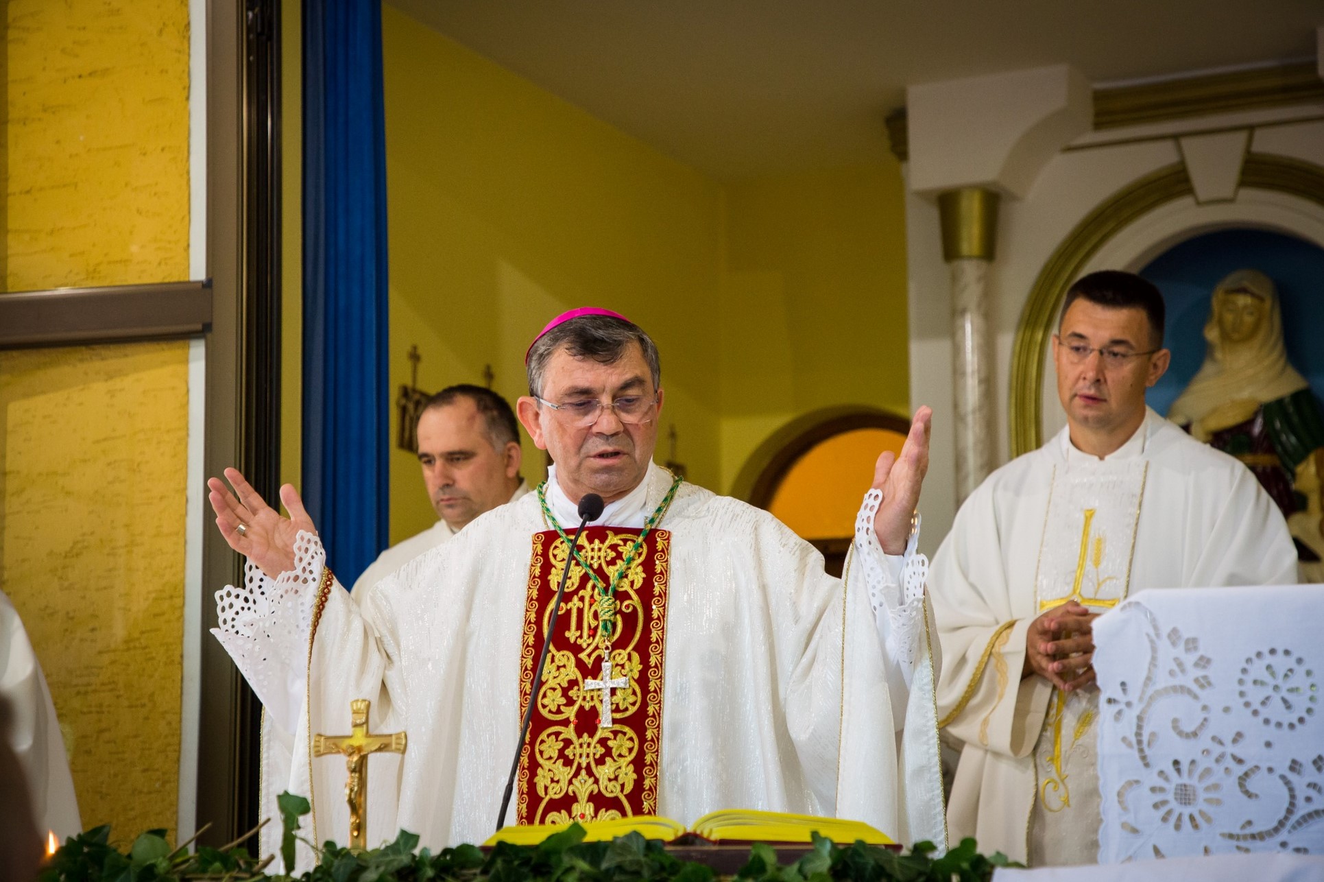 Mons. Ivo Martinović predvodio misu na svetkovinu sv. Joakima i Ane u Svetištu sv. Ane kod ...