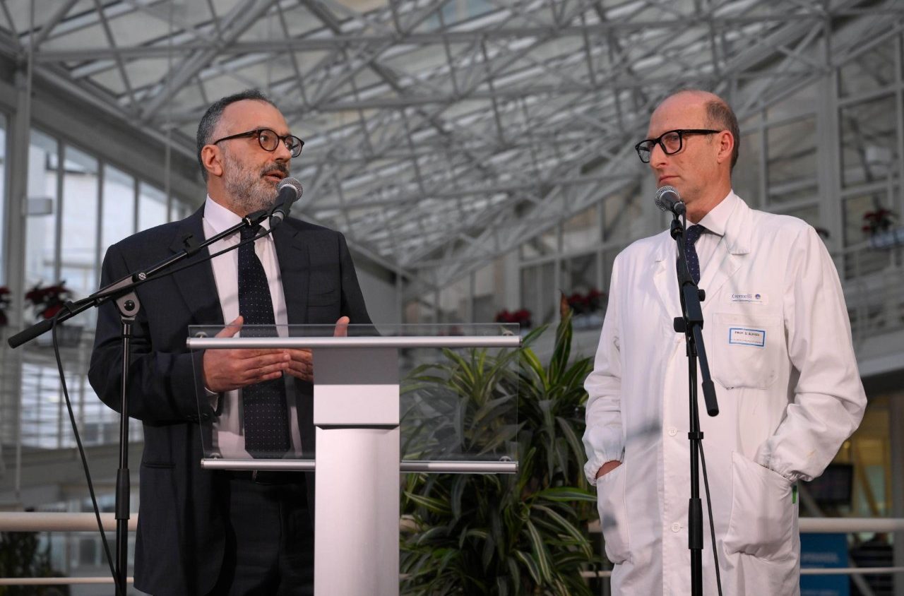 Liječnici: Papa Franjo ostaje u bolnici još najmanje tjedan dana, nije posve izvan opasnosti - IKA