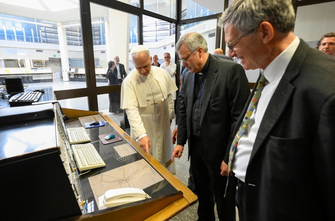 Papa Lav XIV. posjetio centar Radija Vatikan u Santa Maria di Galeria – IKA
