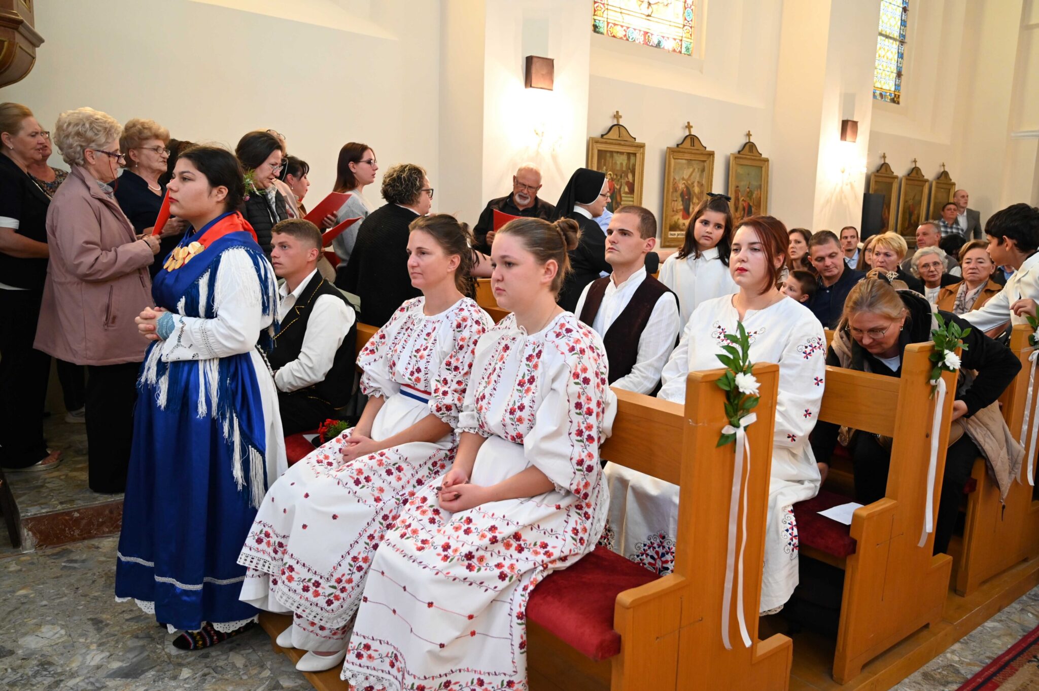 Biskup Svalina predvodio zahvalno misno slavlje u povodu 1100. obljetnice Hrvatskog Kraljevstva ...