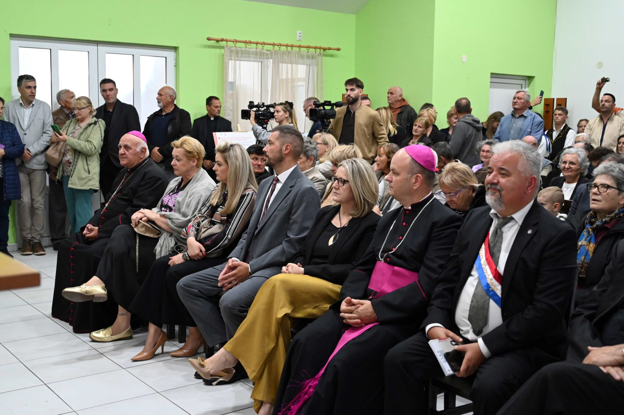 Biskup Svalina predvodio zahvalno misno slavlje u povodu 1100. obljetnice Hrvatskog Kraljevstva ...