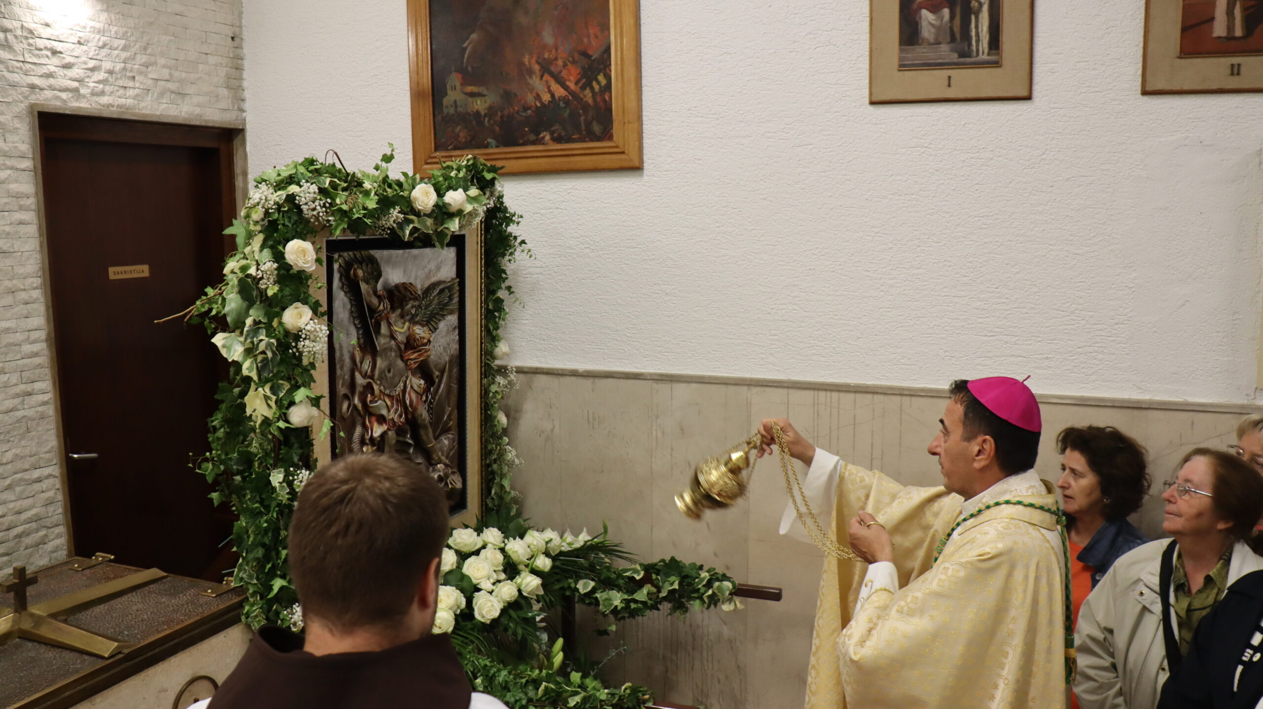 Biskup Medo predvodio svetkovinu sv. Mihaela u zagrebačkoj Dubravi – IKA