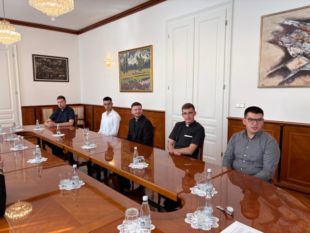 Biskup Palić susreo se s bogoslovima – IKA